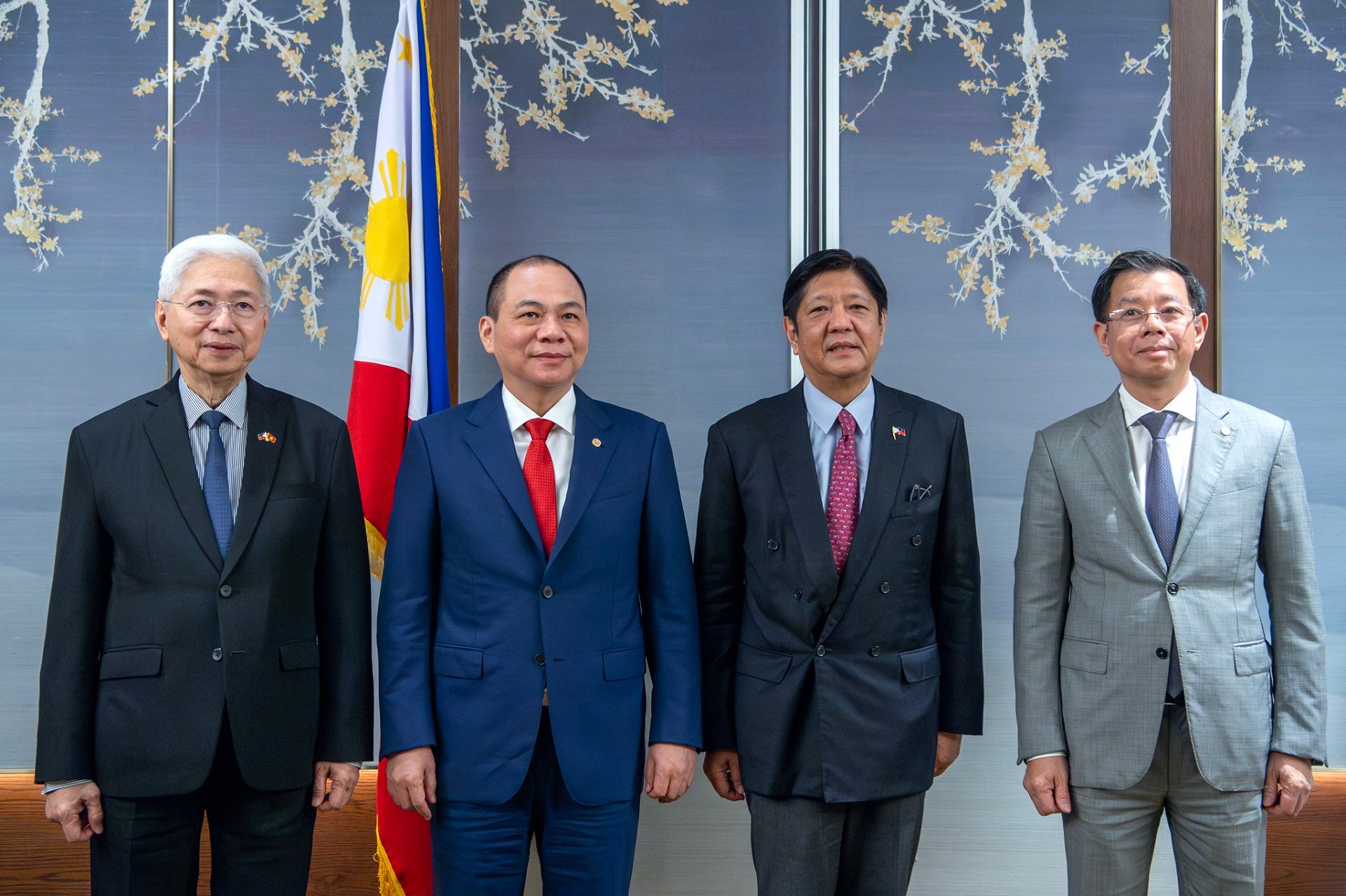 President of the Philippines Holds a Meeting with Vingroup Chairman in Hanoi - Vingroup Company
